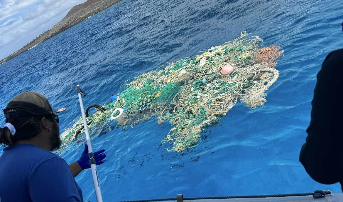 Super-Raft Kona Ocean Cleanup & Snorkel